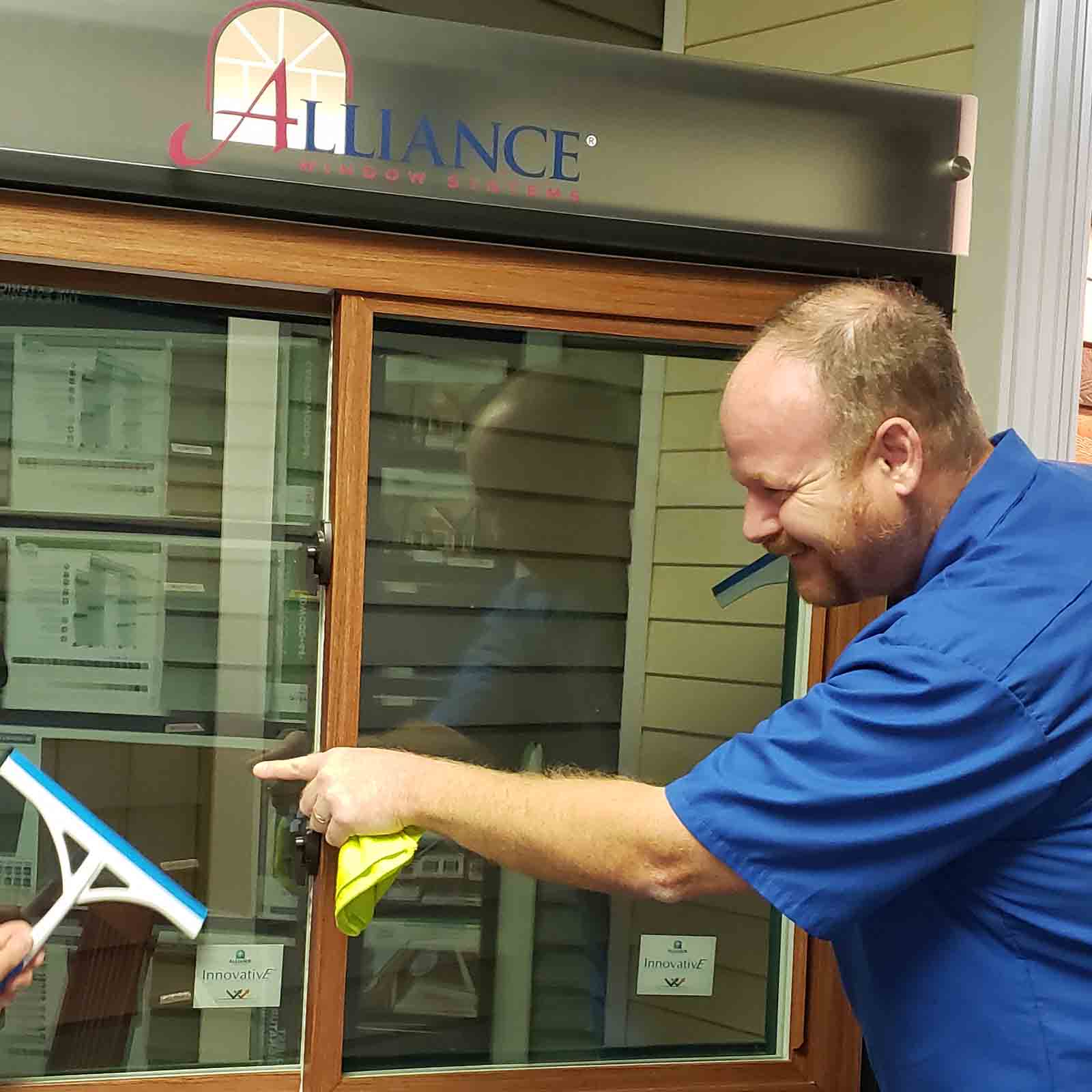 aaron pointing out a spot jennifer missed-min - Astro U.P.